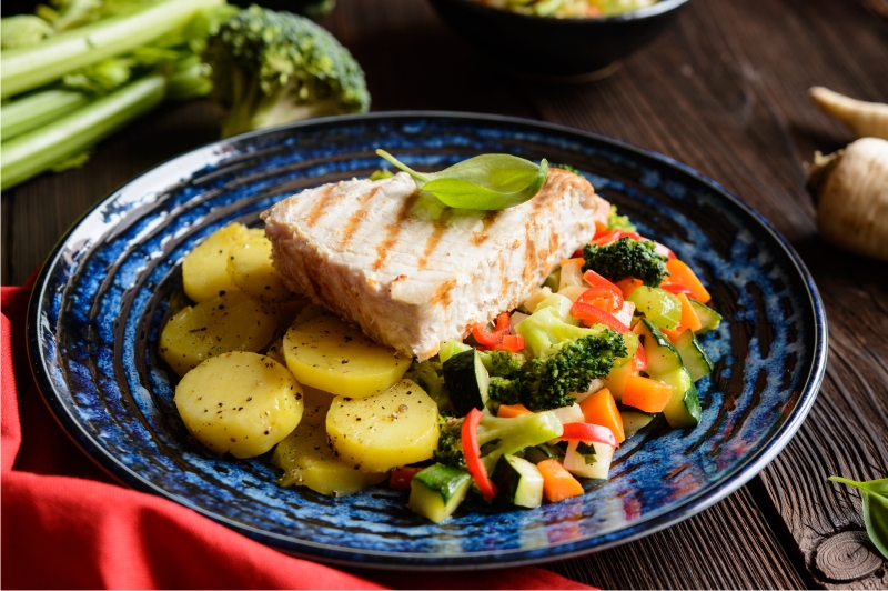 Atum fresco grelhado com legumes salteados – Supermercados Froiz